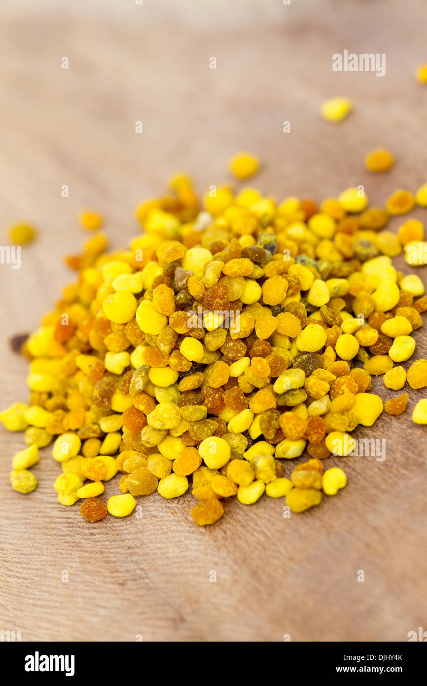 Pollen color hi-res stock photography and images - Alamy