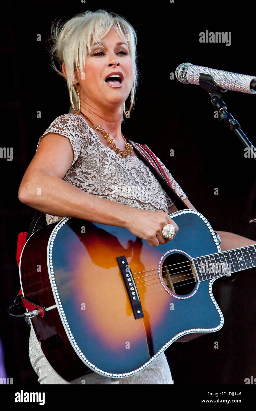 Lorrie morgan hi-res stock photography and images - Alamy