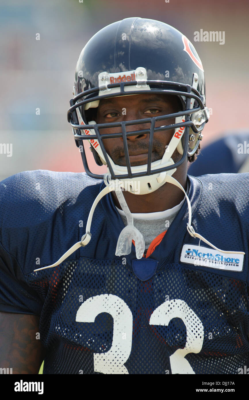 Chicago Bears cornerback Charles Tillman (33) heads to the field for ...