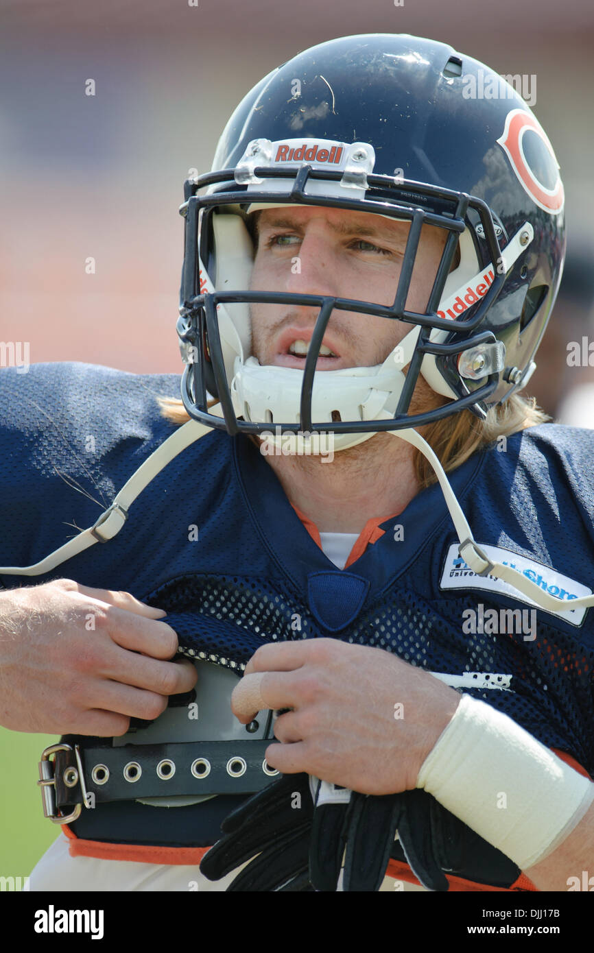Chicago Bears safety Craig Steltz (20) heads to the field for the ...