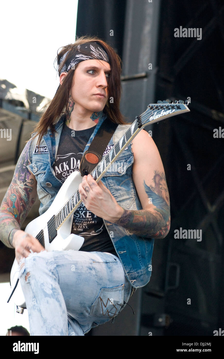 Falling in reverse hi-res stock photography and images - Alamy