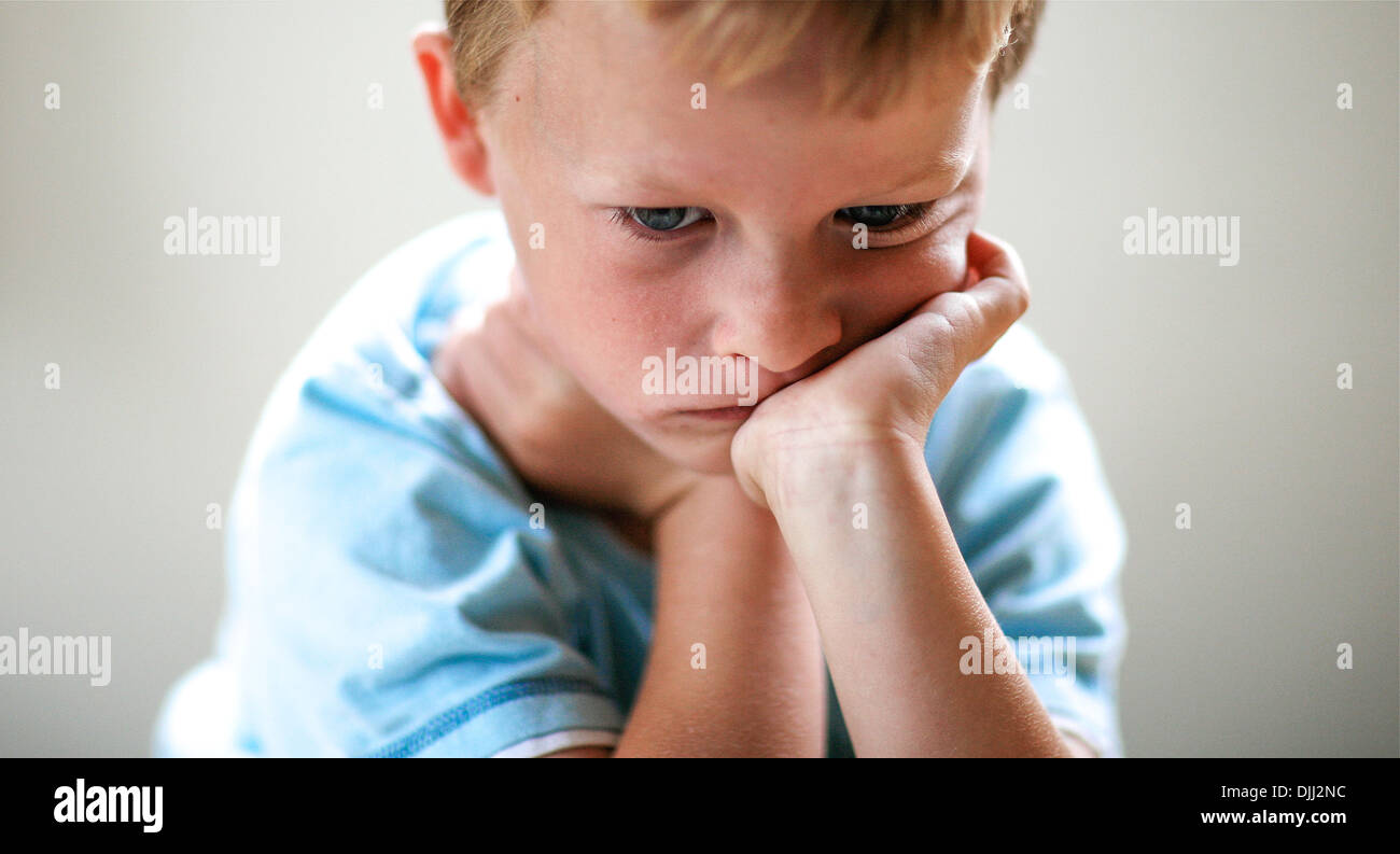 Hands head unhappy hi-res stock photography and images - Alamy
