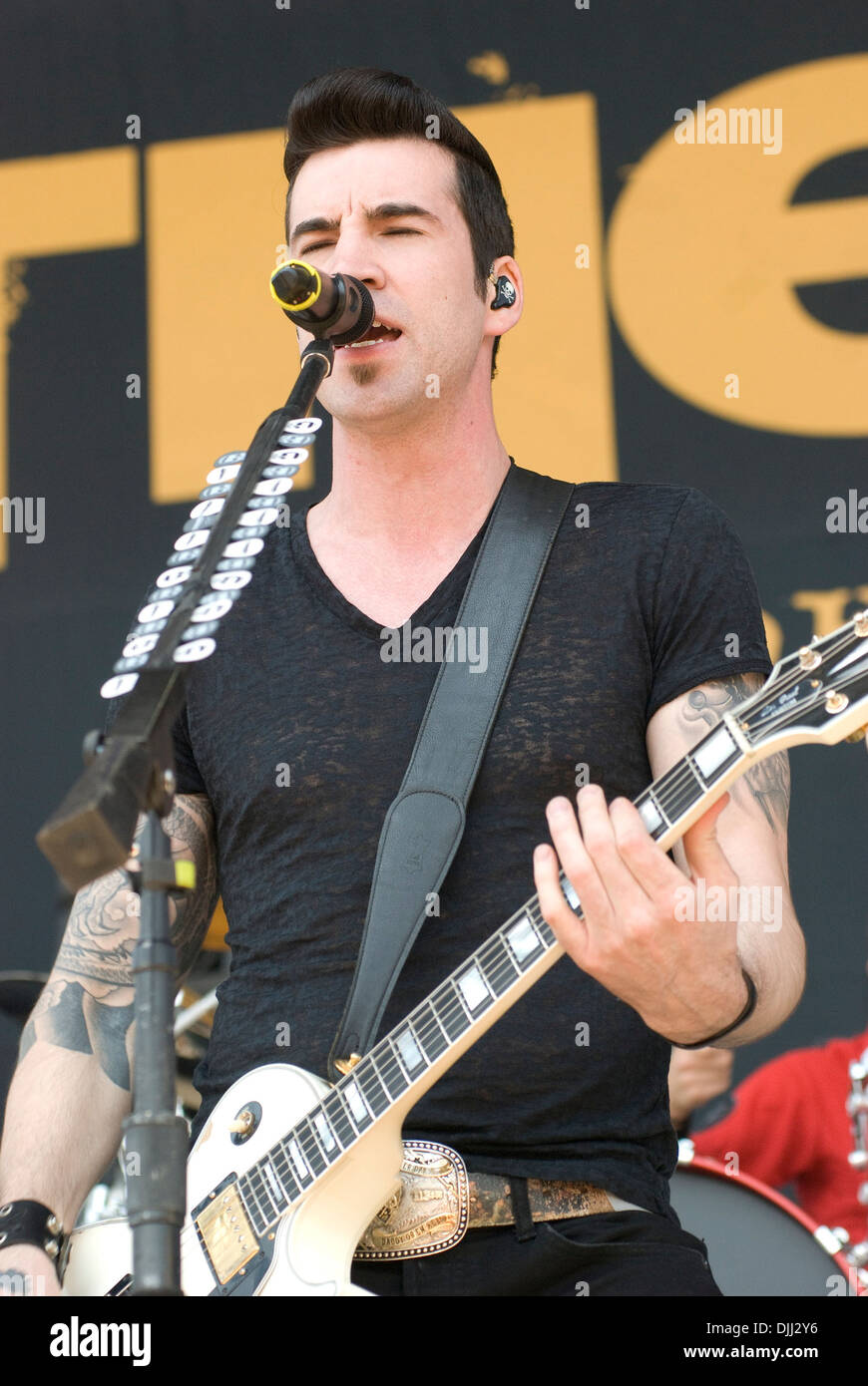 Theory of a deadman hi-res stock photography and images - Alamy