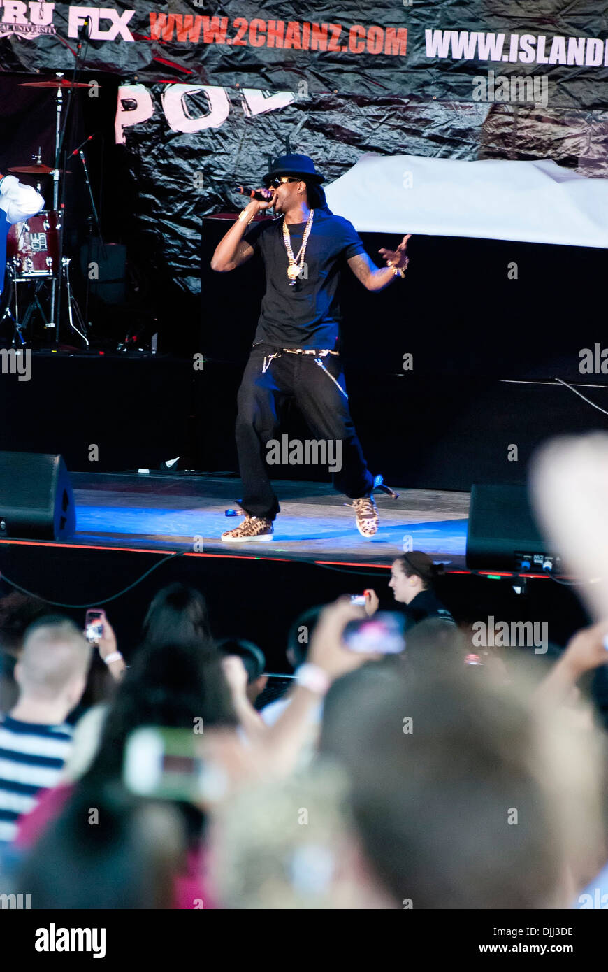 2 Chainz performs on 'Club Paradise Tour' at First Midwest Bank ...