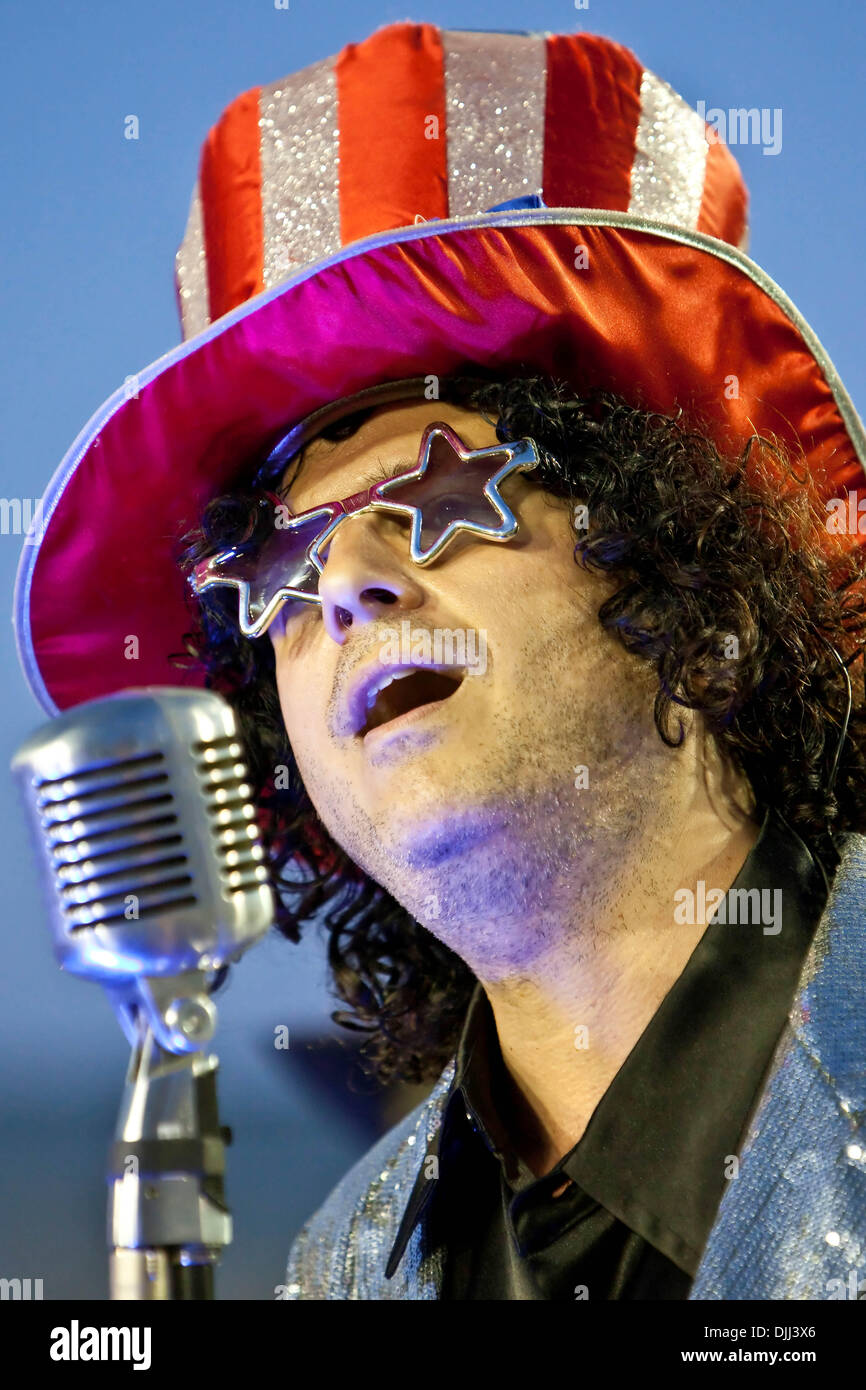 The worst retro, lip-singing half-time show ever, during a CFL football ...