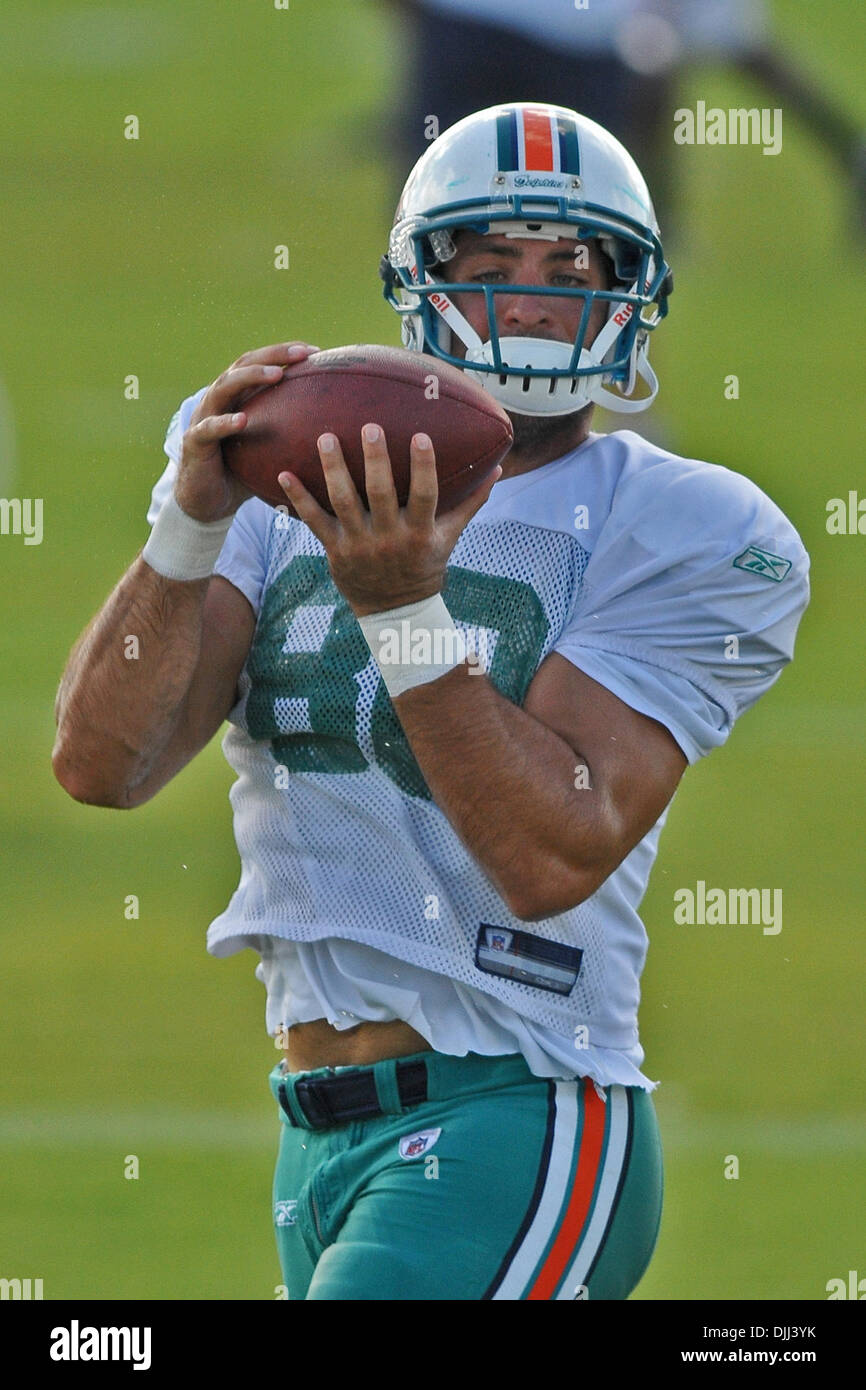 Miami Dolphins TE Anthony Fasano (80) catches a pass during practice at ...