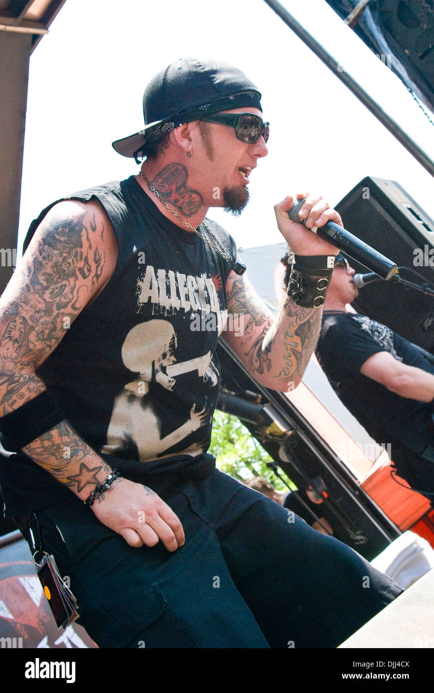 Guitar auction hi-res stock photography and images - Alamy