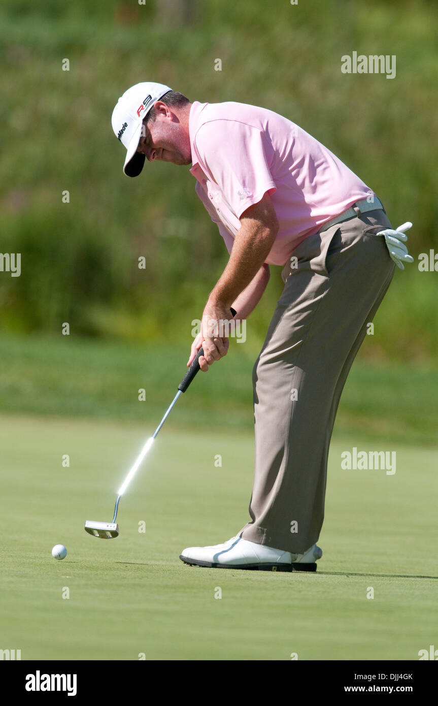 August 7, 2010: Professional golfer ROBERT GARRIGUS makes a putt during ...