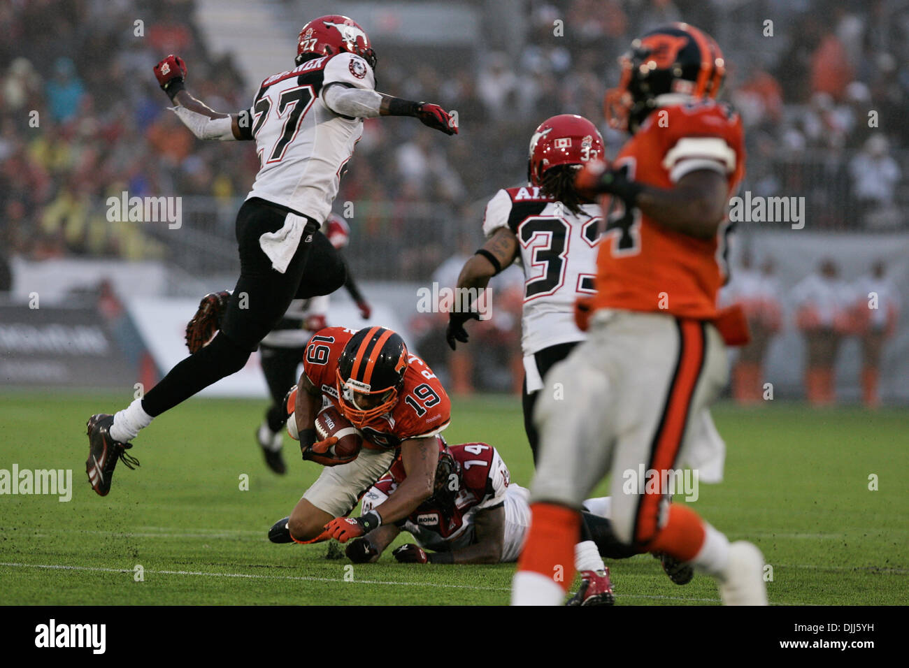 7th of August: BC Lions # 19 WR Paris Jackson avoids Calgary # 27 ...