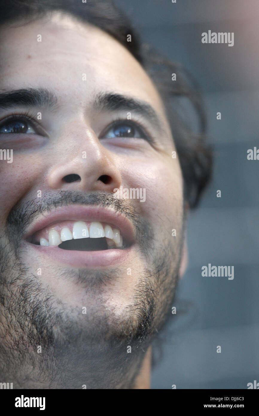 7 August 2010: Dodgers RF (#16) ANDRE ETHIER smiles up at a young fan ...