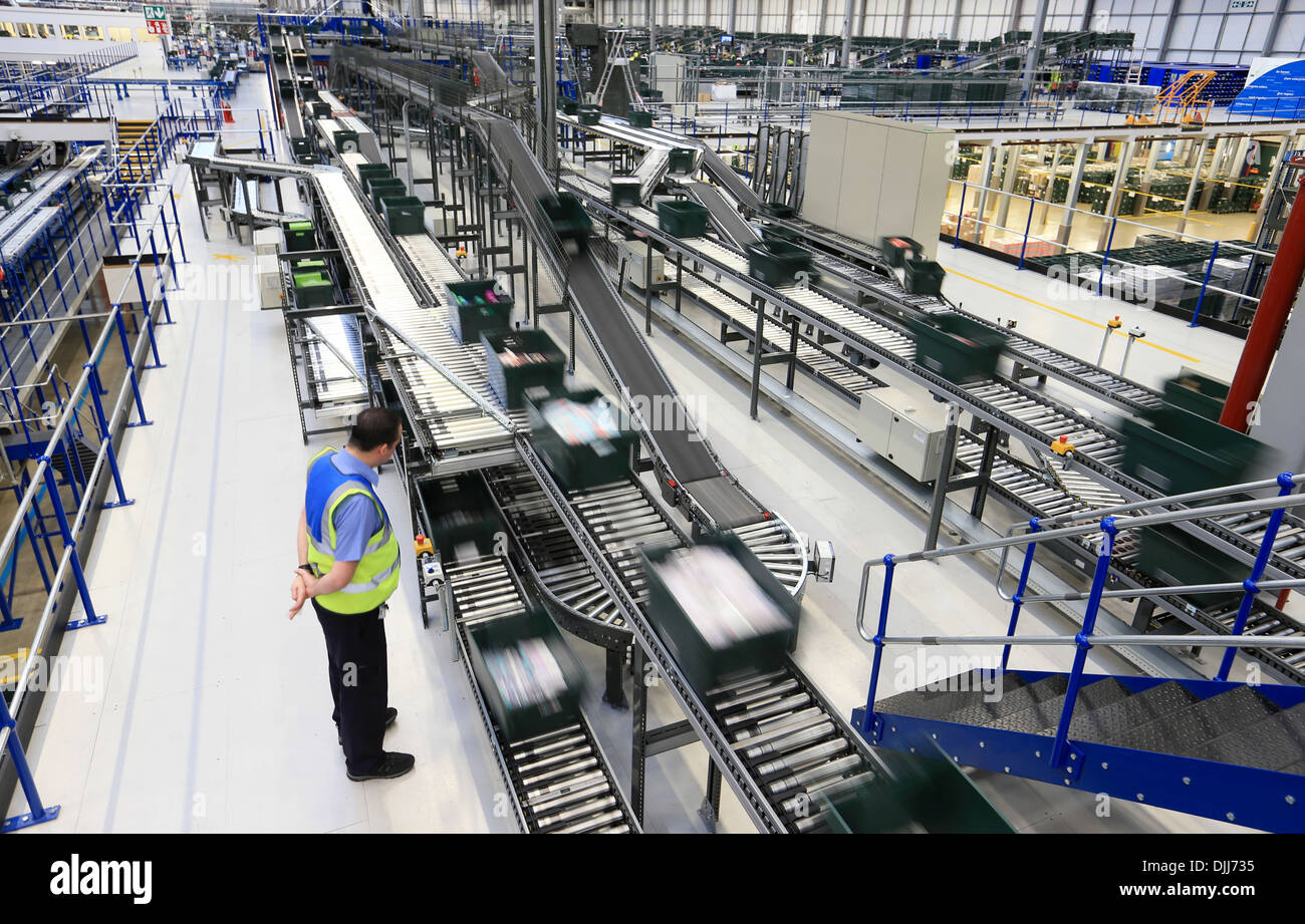 Distribution centre hi-res stock photography and images - Alamy