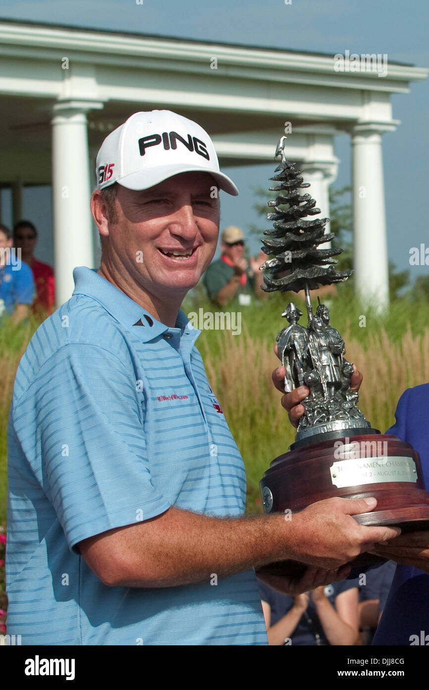 August 8, 2010: Professional golfer BILL LUNDE poses with the trophy ...