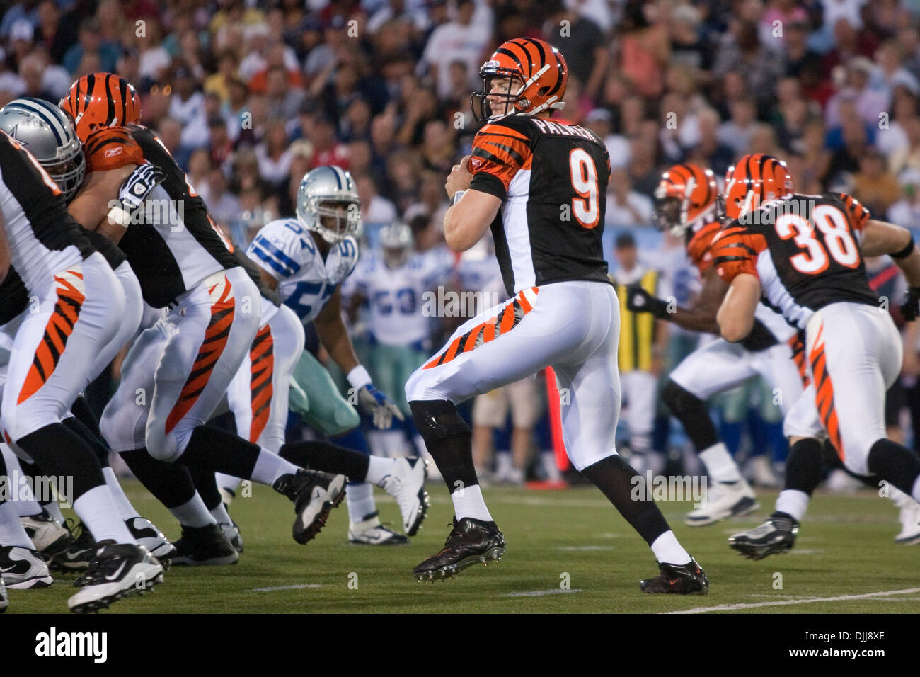08 August 2010: Cincinnati Bengals quarterback CARSON PALMER (9) drops ...