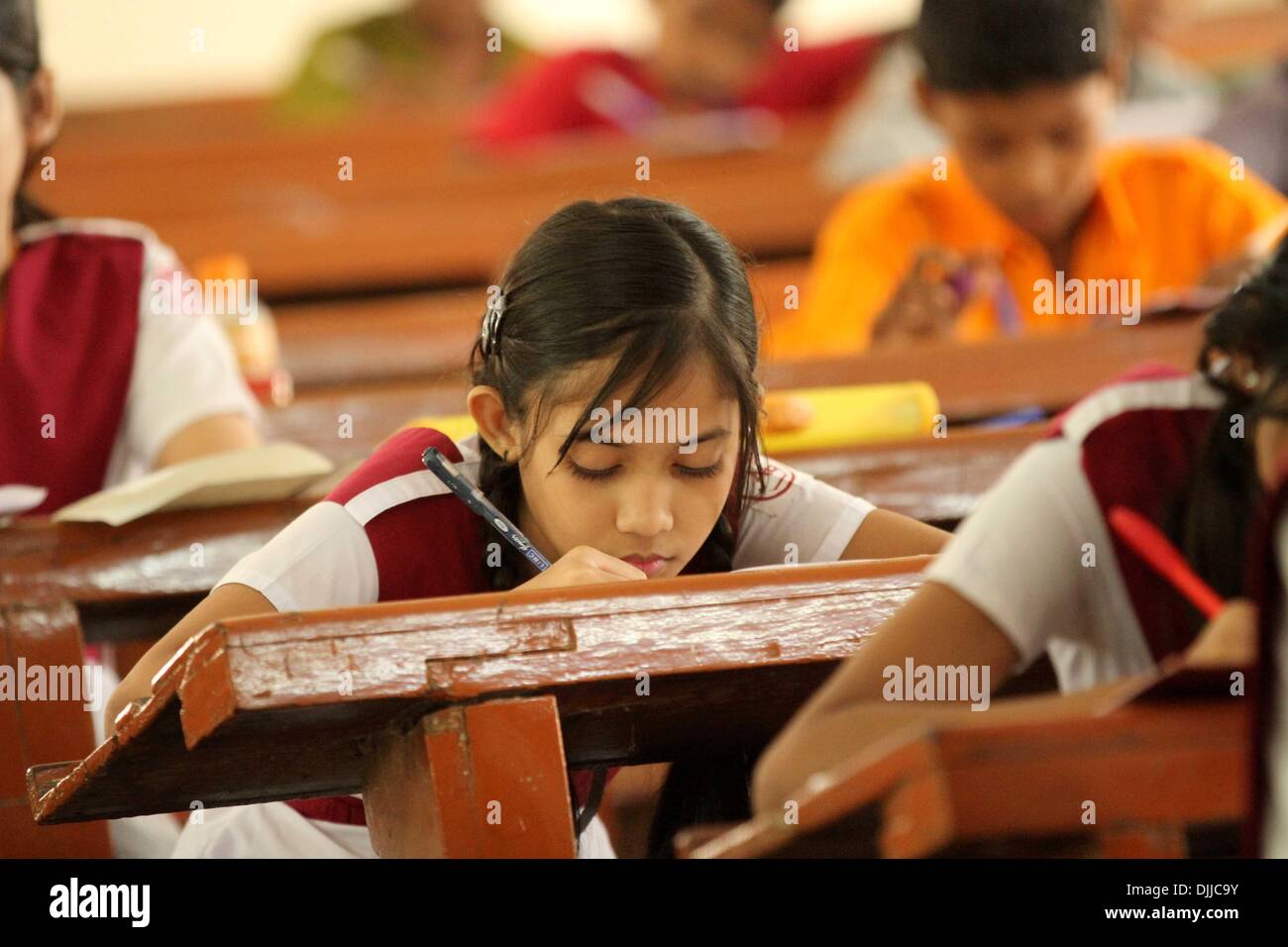 Bangladeshi students classroom hi-res stock photography and images - Alamy