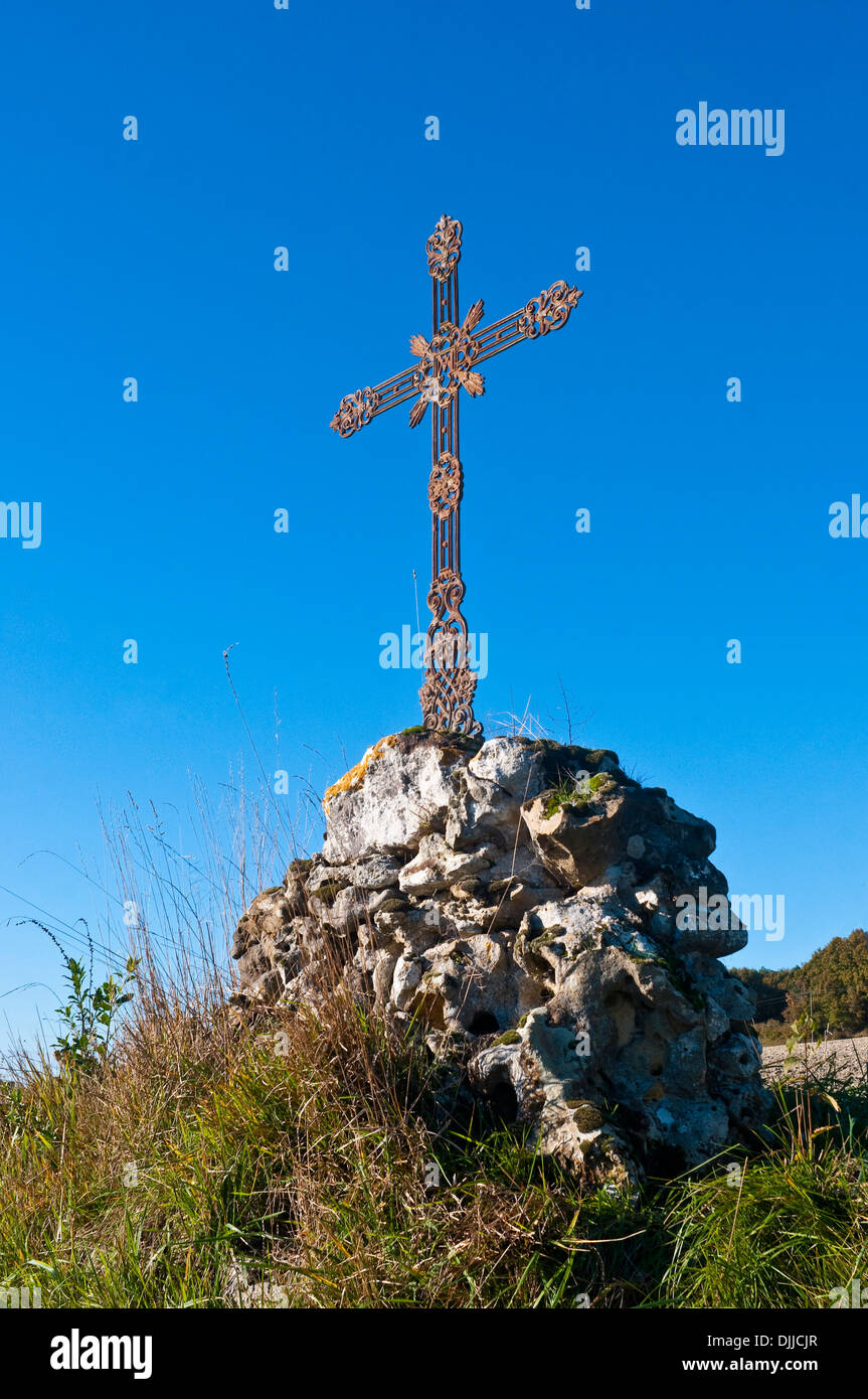Metal cast cross hi-res stock photography and images - Alamy
