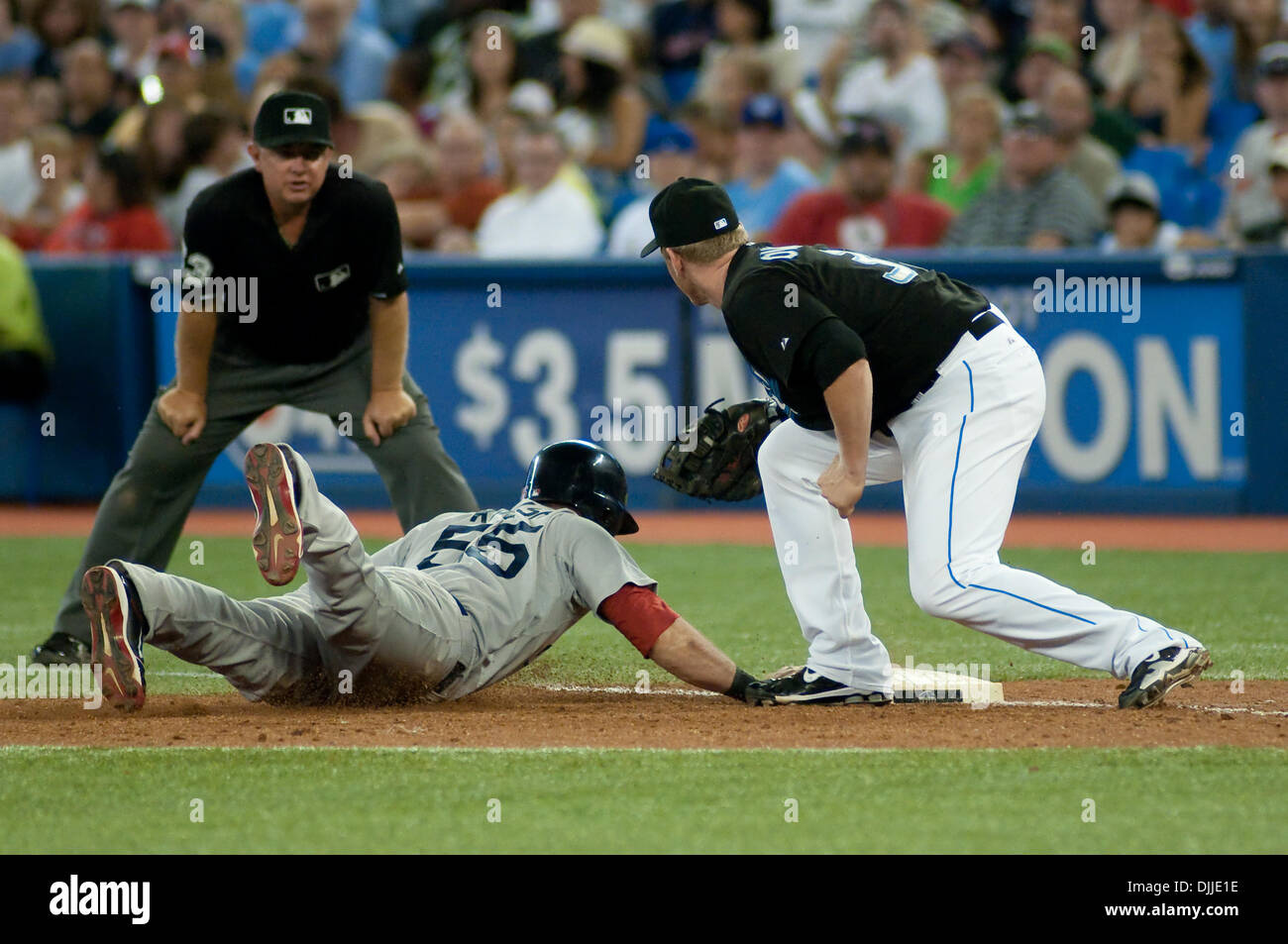 Toronto rogers centre bluejays hi-res stock photography and images - Alamy