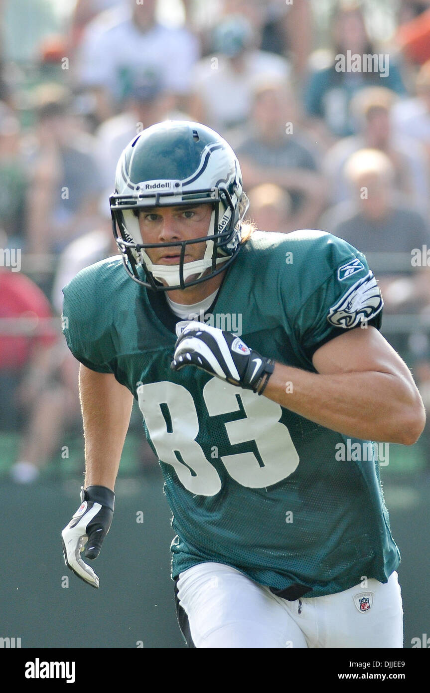 Philadelphia Eagles Tight End Nate Lawrie #83 in a scrimmage in a ...