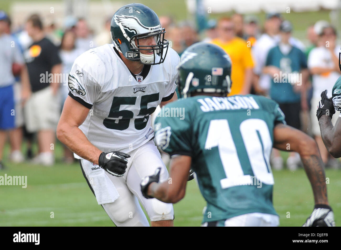 Philadelphia Eagles linebacker Stuart Bradley #55 chases down a play in ...