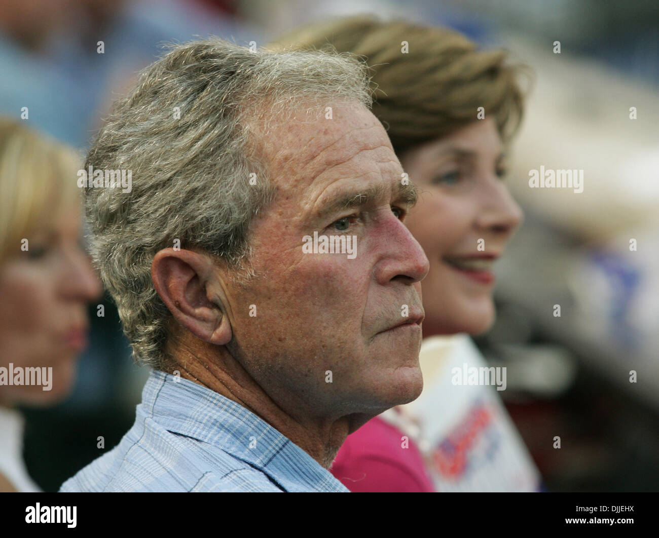 Laura bush wife president george hi-res stock photography and images ...