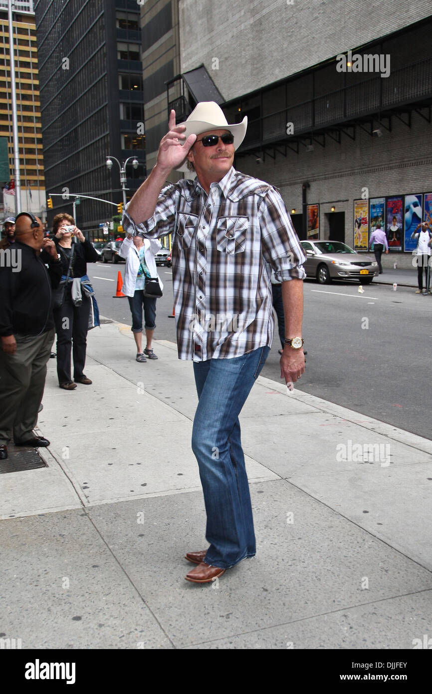 Alan Jackson Celebrities arriving at Ed Sullivan Theater for 'The Late ...