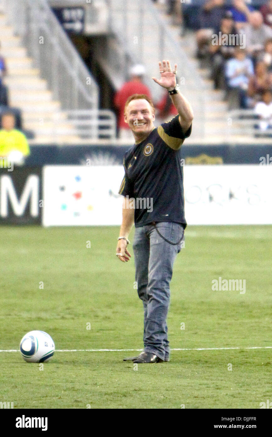 Danny Bonaduce waves to the crowd before he kicks the ceremonial first ...