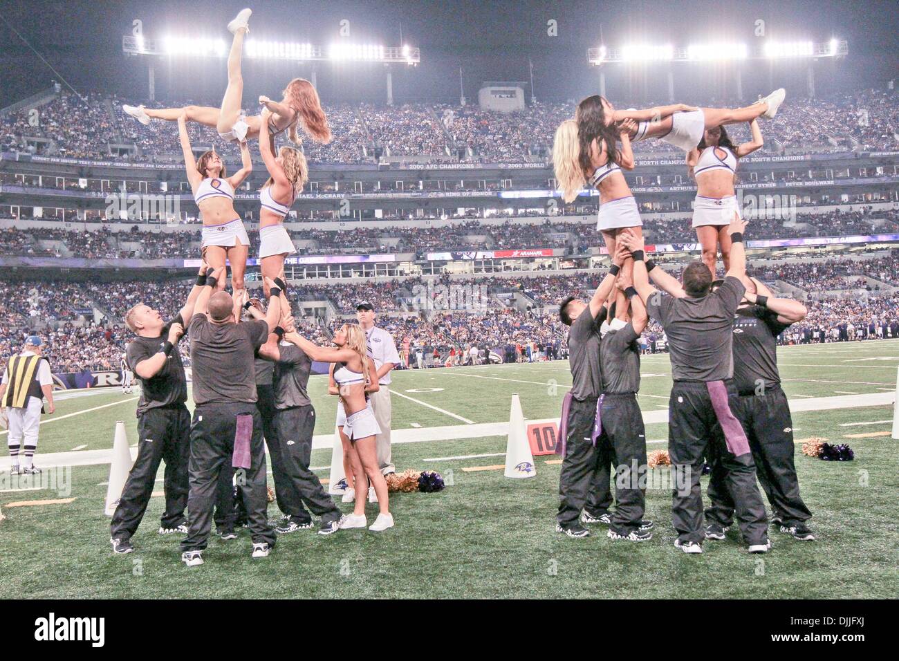 Baltimore ravens cheerleaders hi-res stock photography and images - Alamy