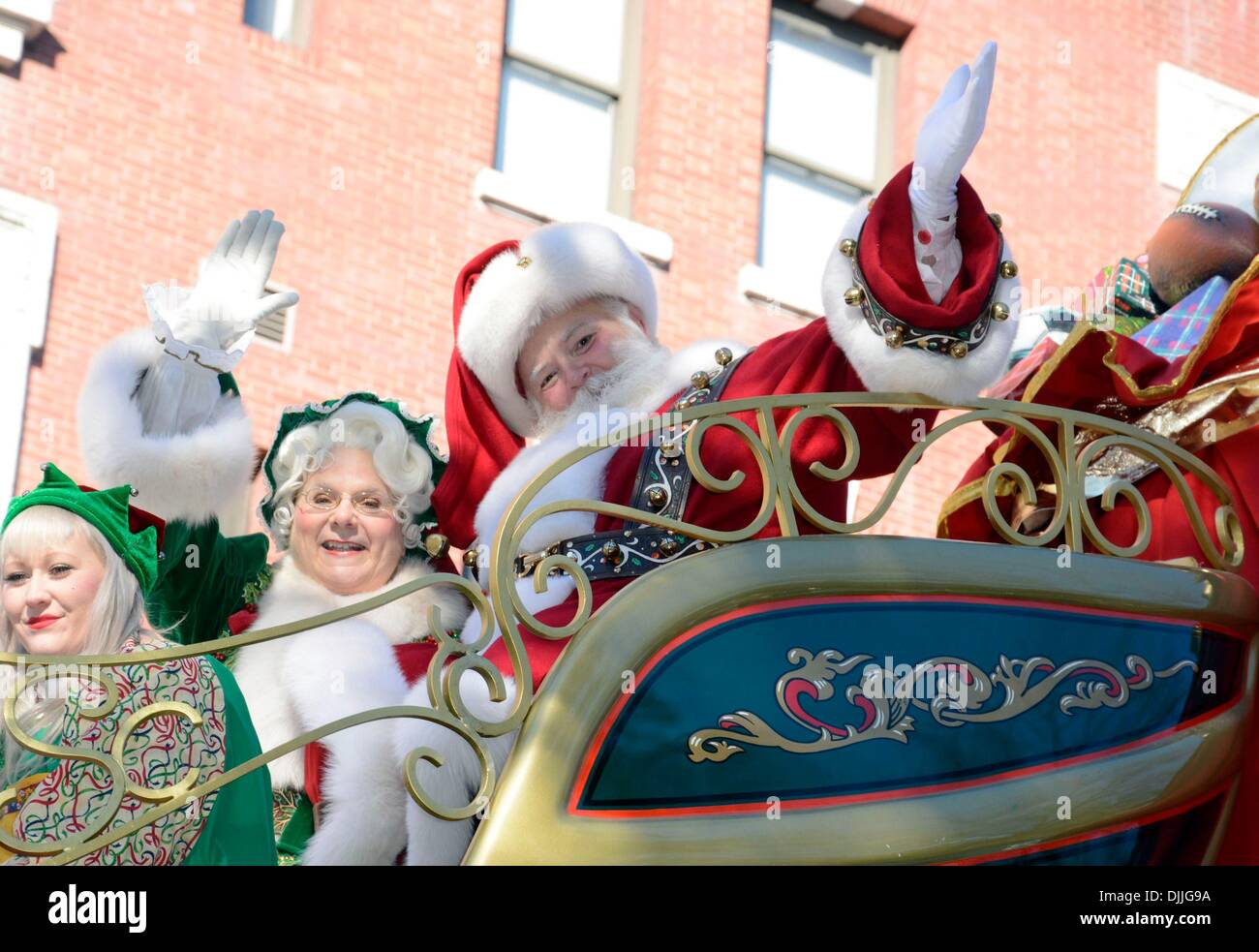 New York Ny Usa 28th Nov 2013 Santa Claus And Mrs Claus In