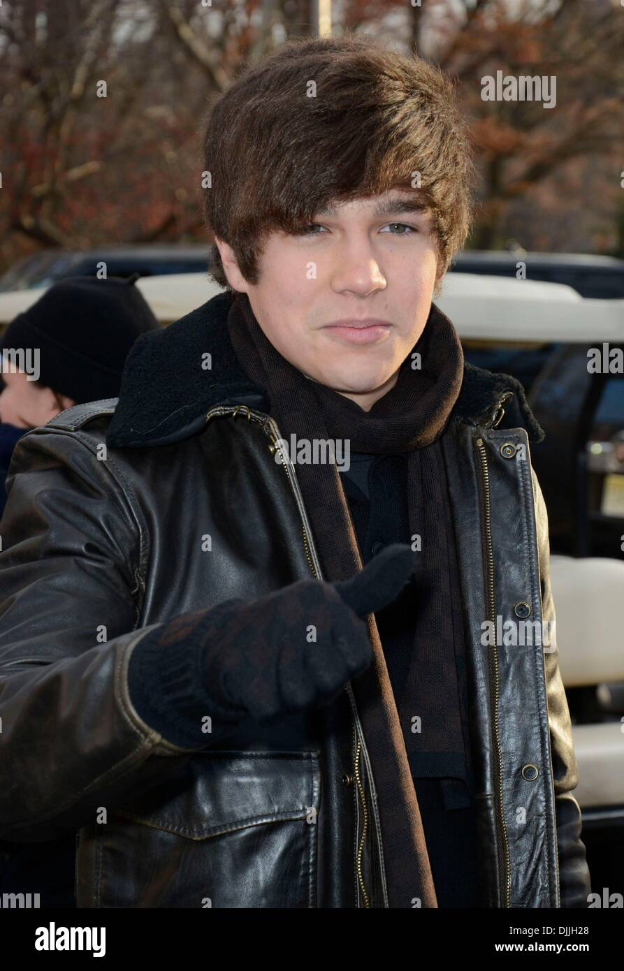 New York, NY, USA. 28th Nov, 2013. Austin Mahone in attendance for Macy ...