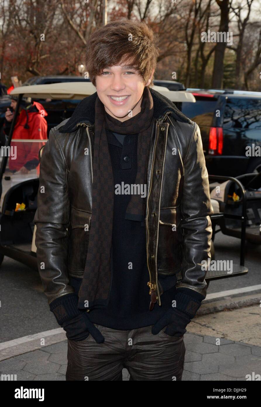 New York, NY, USA. 28th Nov, 2013. Austin Mahone in attendance for Macy ...