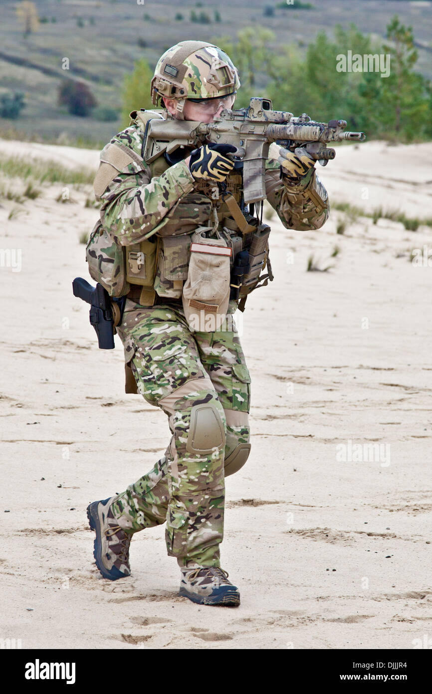 soldier in the desert Stock Photo - Alamy