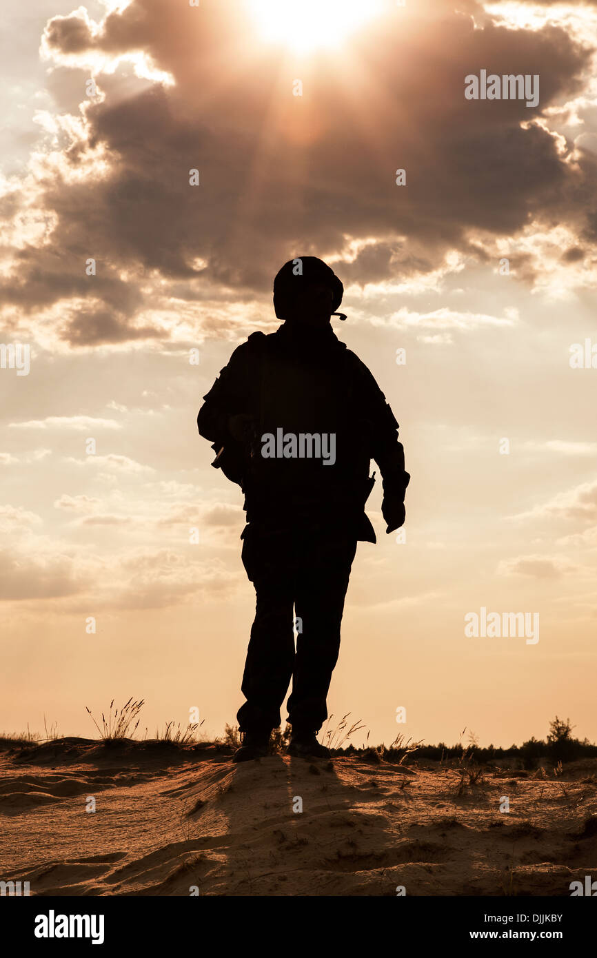 Soldier silhouette hi-res stock photography and images - Alamy