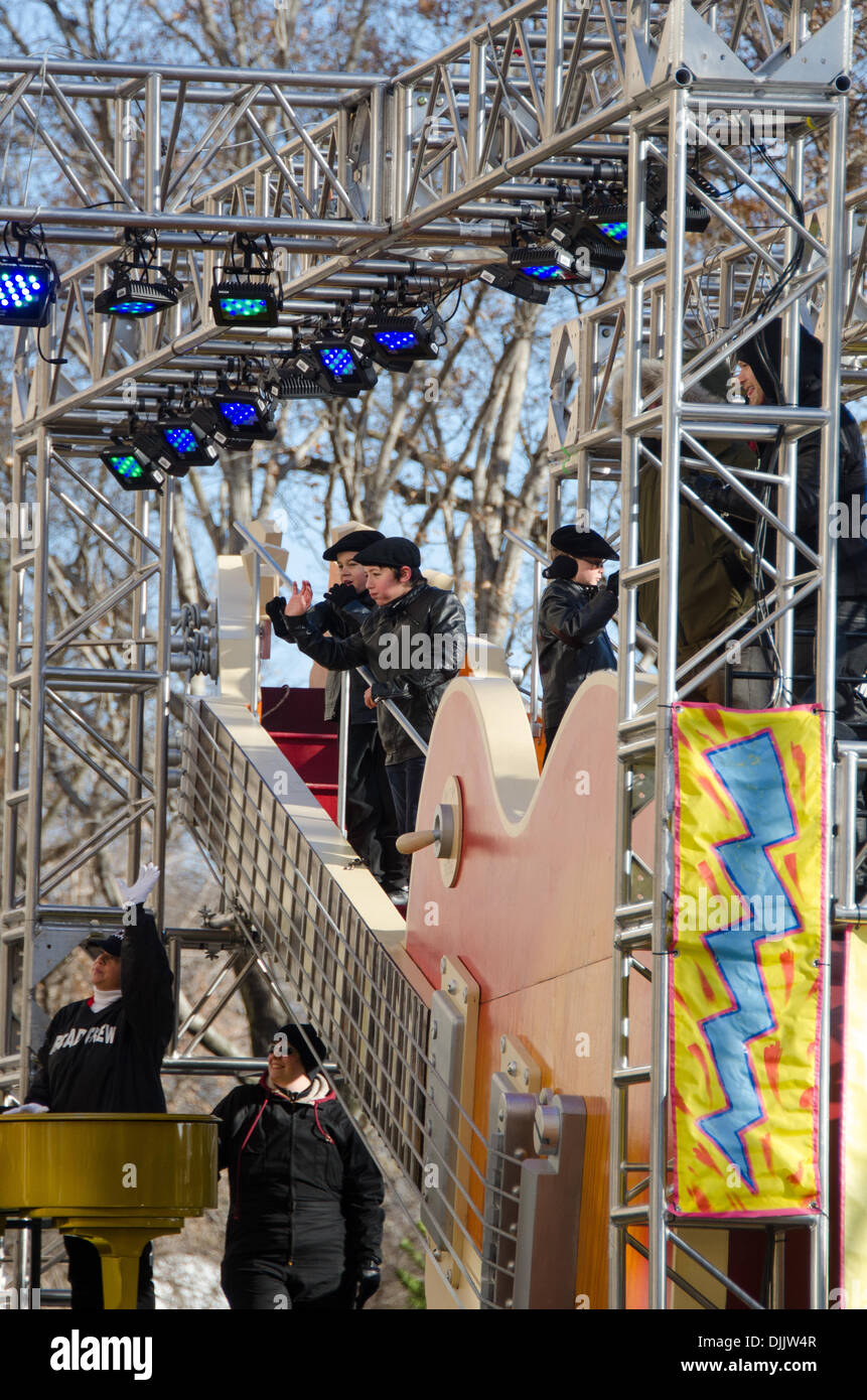 NEW YORK, NY, USA, Nov. 28, 2013. The Gibson Guitar float in the 87th ...