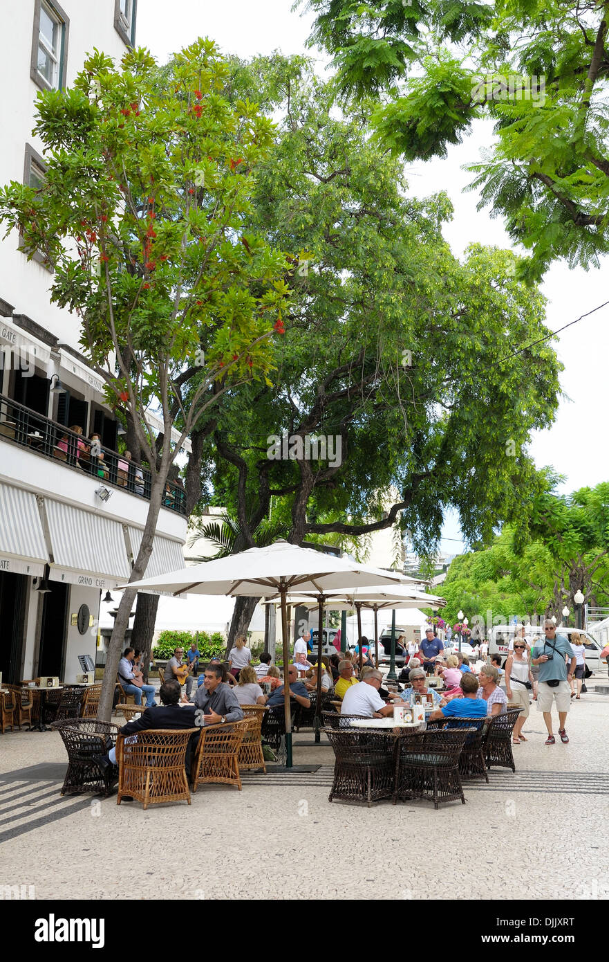 Funchal Madeira. Outdoor street cafe restauarant Stock Photo - Alamy