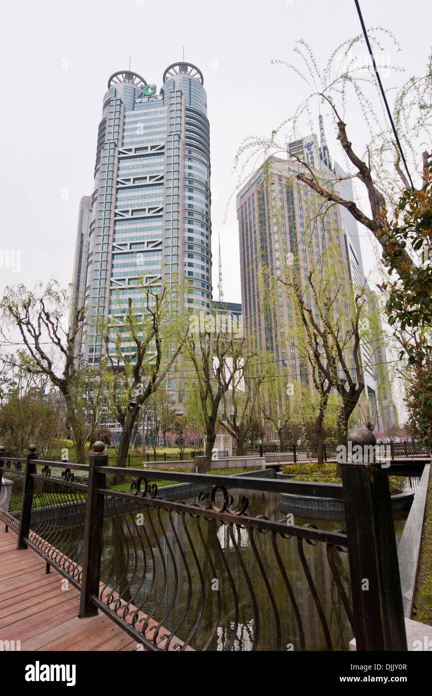 Standard chartered tower hi-res stock photography and images - Alamy