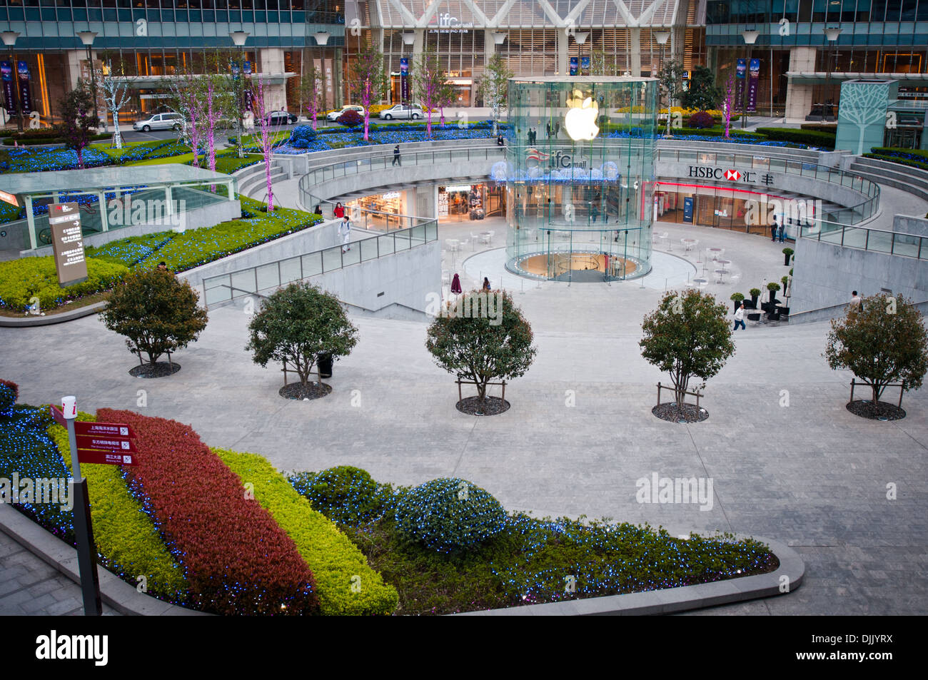 Apple Store Pudong in front of Shanghai IFC South and North Tower (HSBC ...