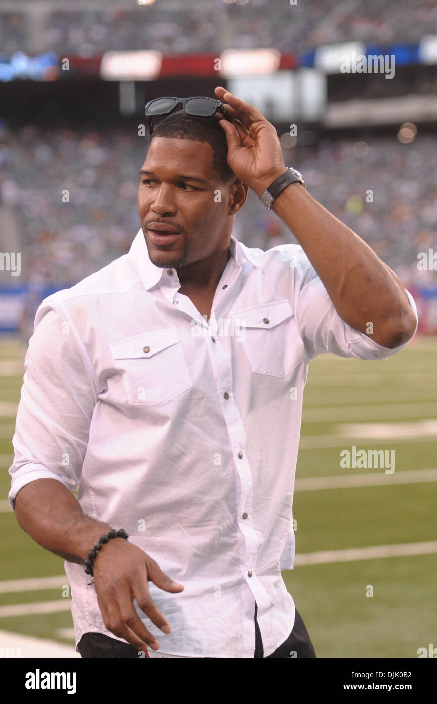 21 Aug, 2010: Former New York Giant Michael Strahan during warmups for ...