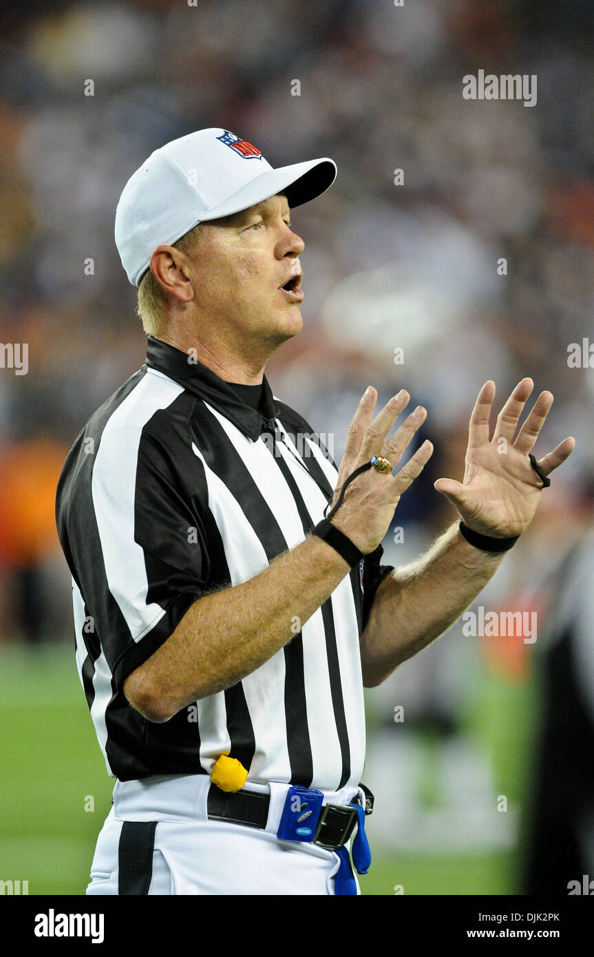 Head referee hi-res stock photography and images - Alamy