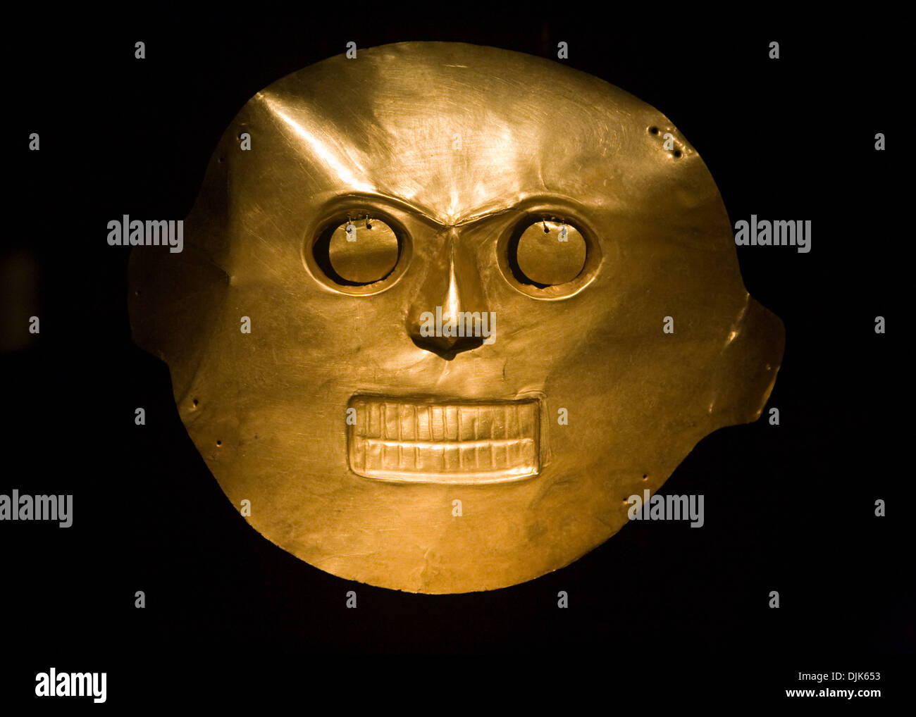 Gold inca mask hi-res stock photography and images - Alamy