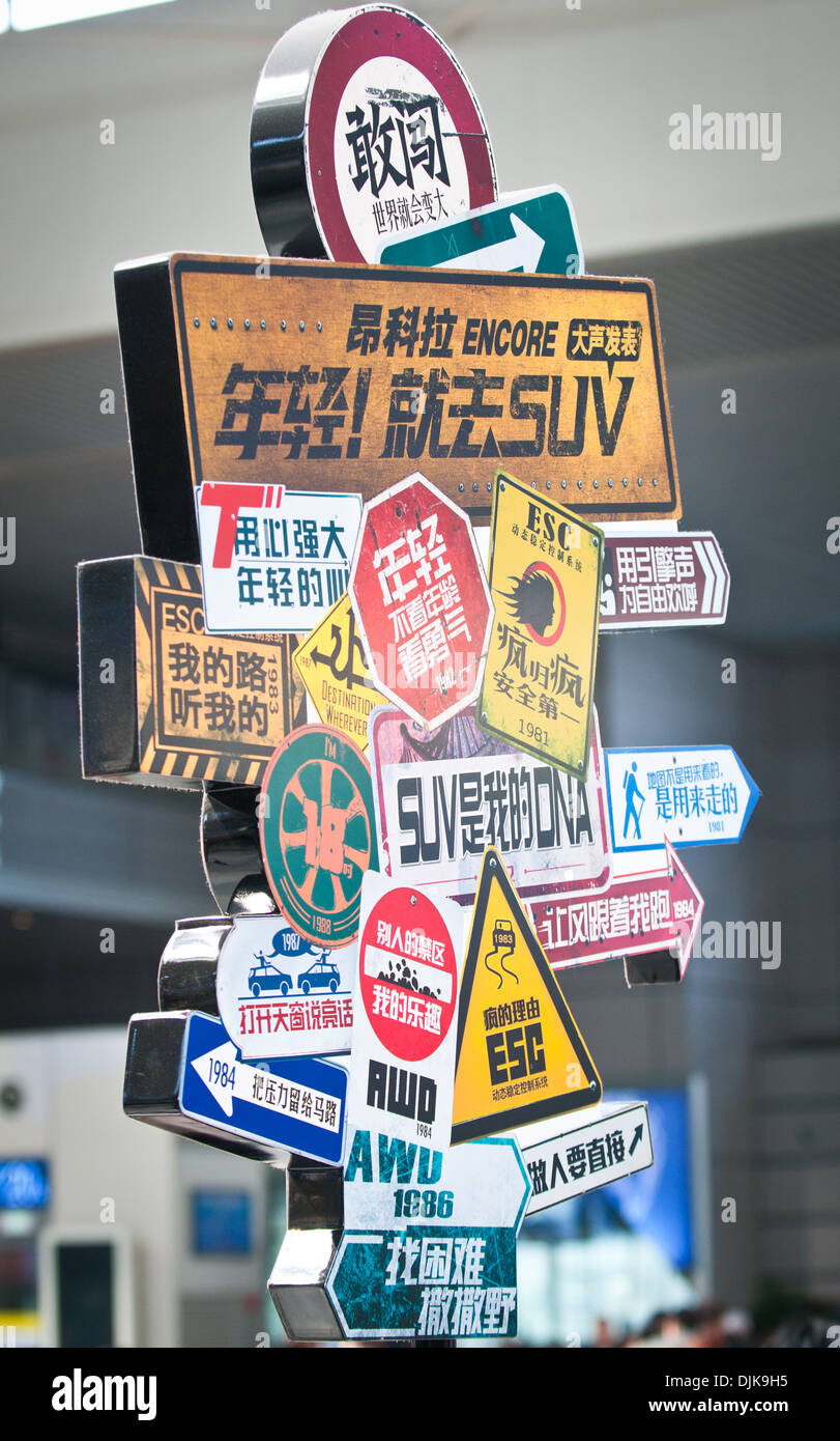 Signs railway station in shanghai hi-res stock photography and images ...
