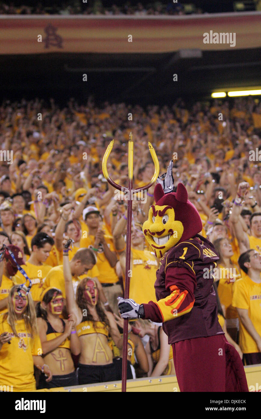 Sparky sun devil stadium hi-res stock photography and images - Alamy