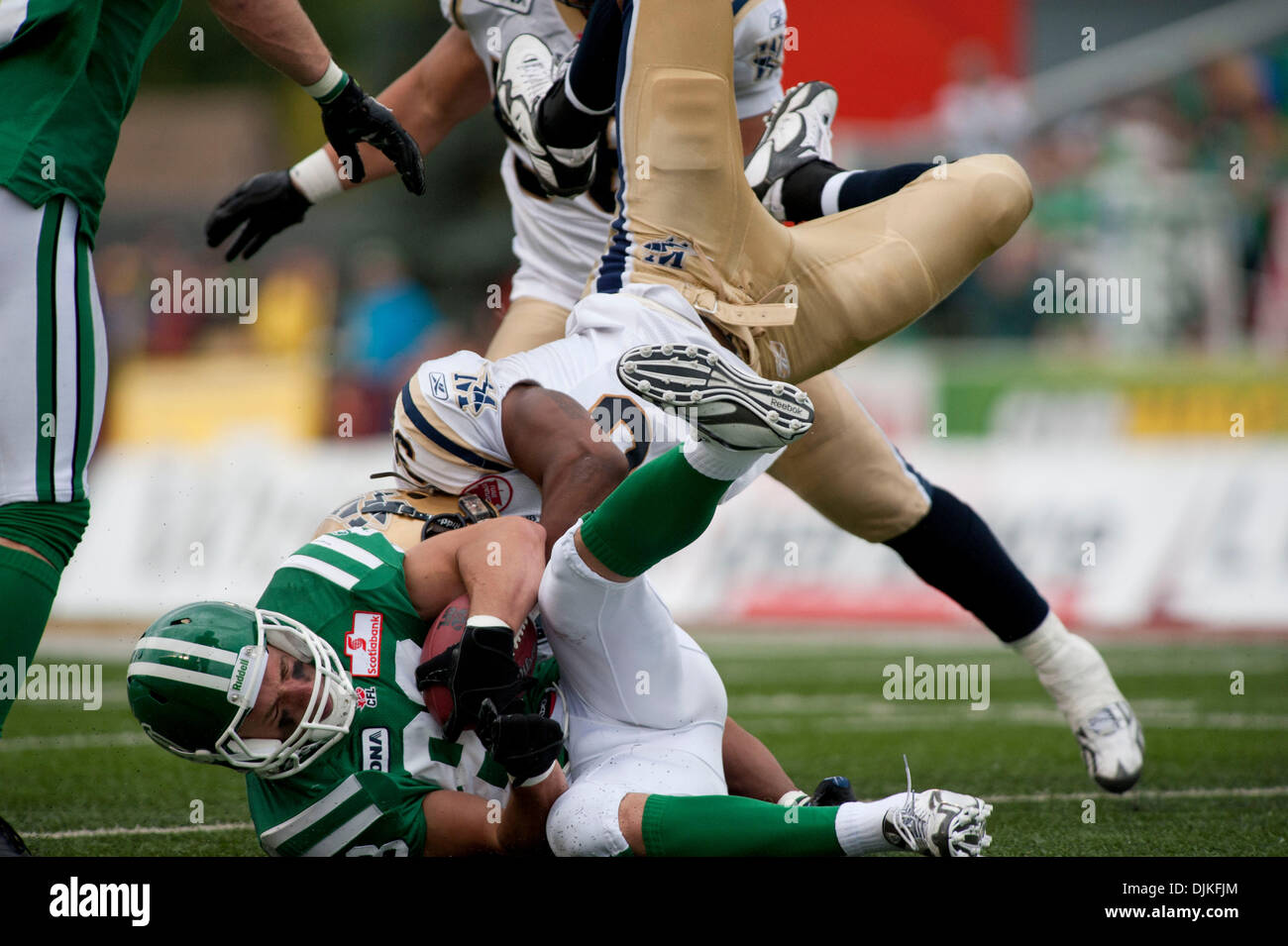 Cfl saskatchewan roughriders winnipeg blue bombers mosaic stadium ...