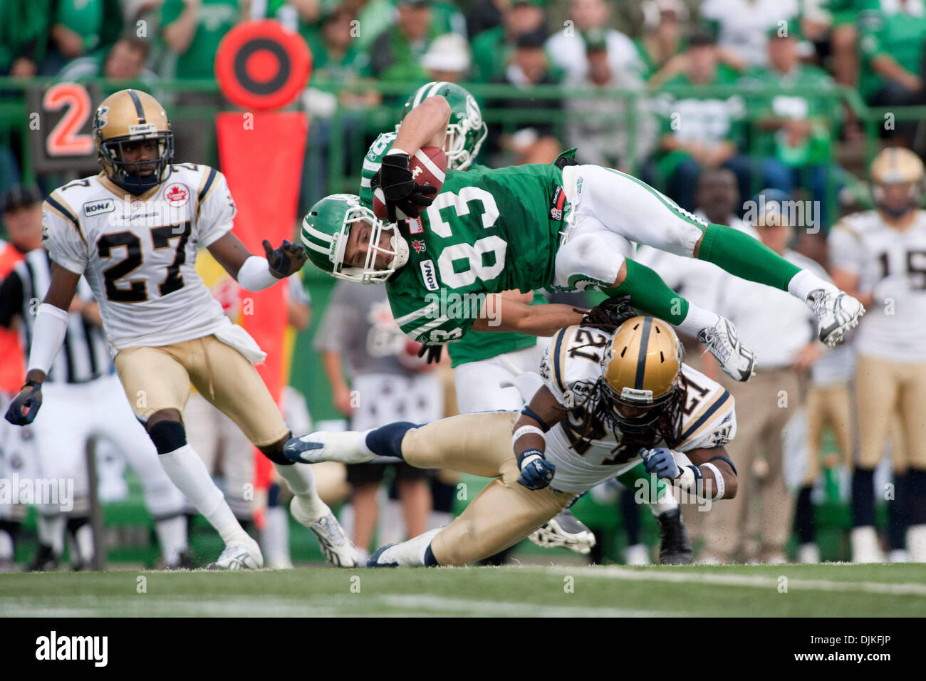 Cfl saskatchewan roughriders winnipeg blue bombers mosaic stadium ...