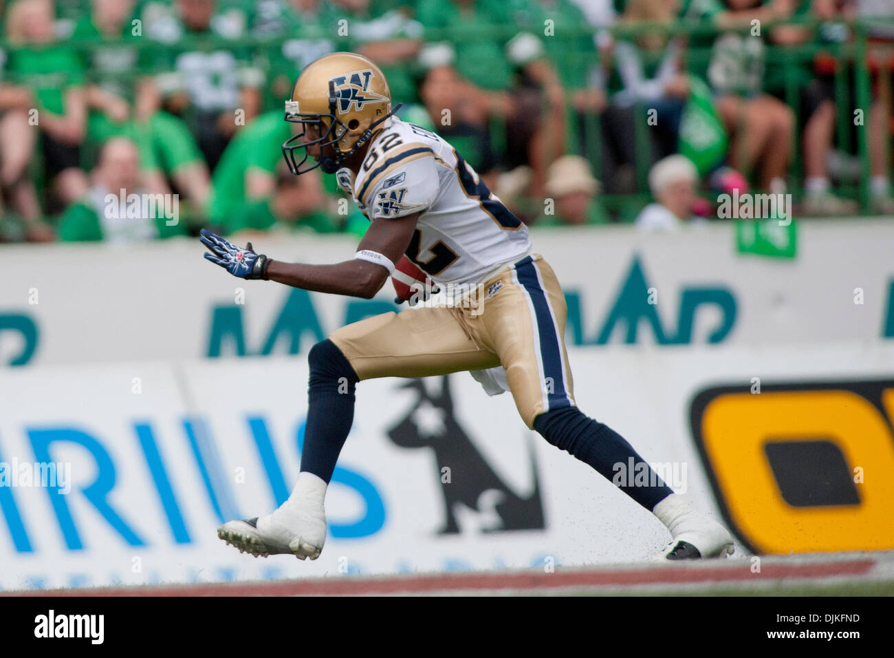 Cfl saskatchewan roughriders winnipeg blue bombers mosaic stadium ...