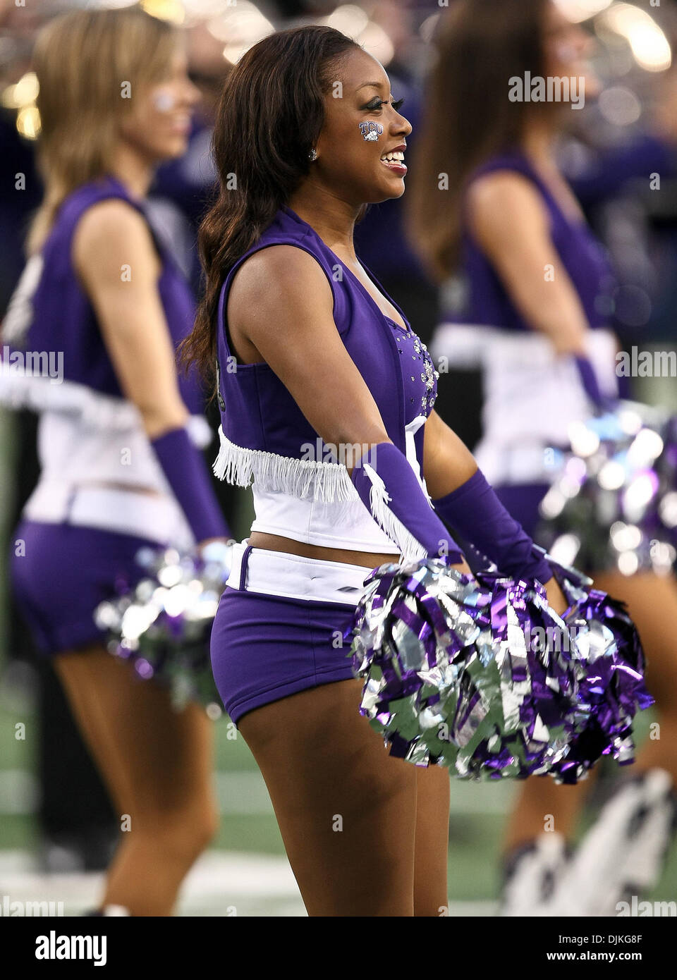Oregon state beavers cheerleaders hi-res stock photography and images ...