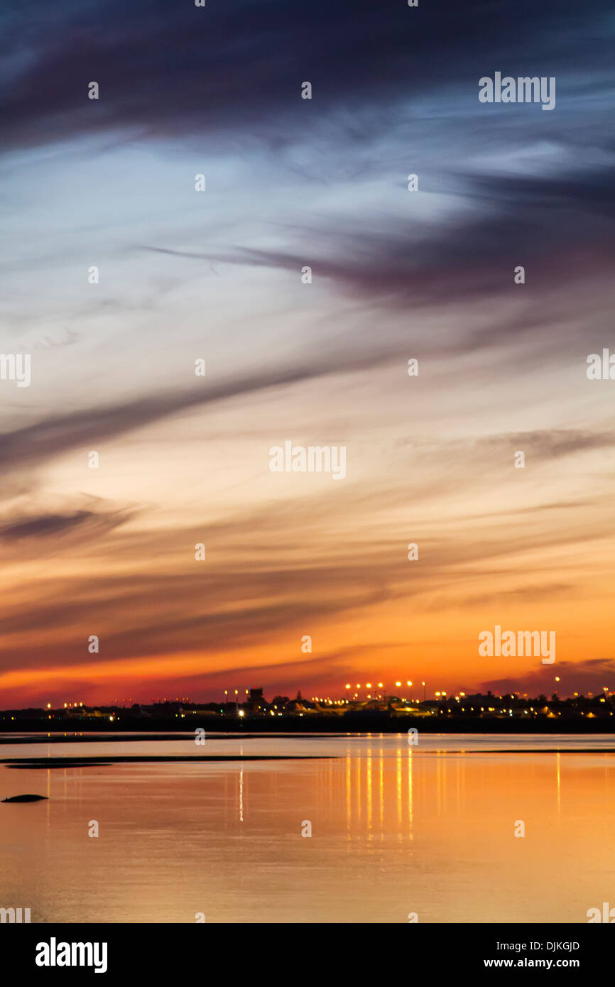 City lights on the horizon hi-res stock photography and images - Alamy