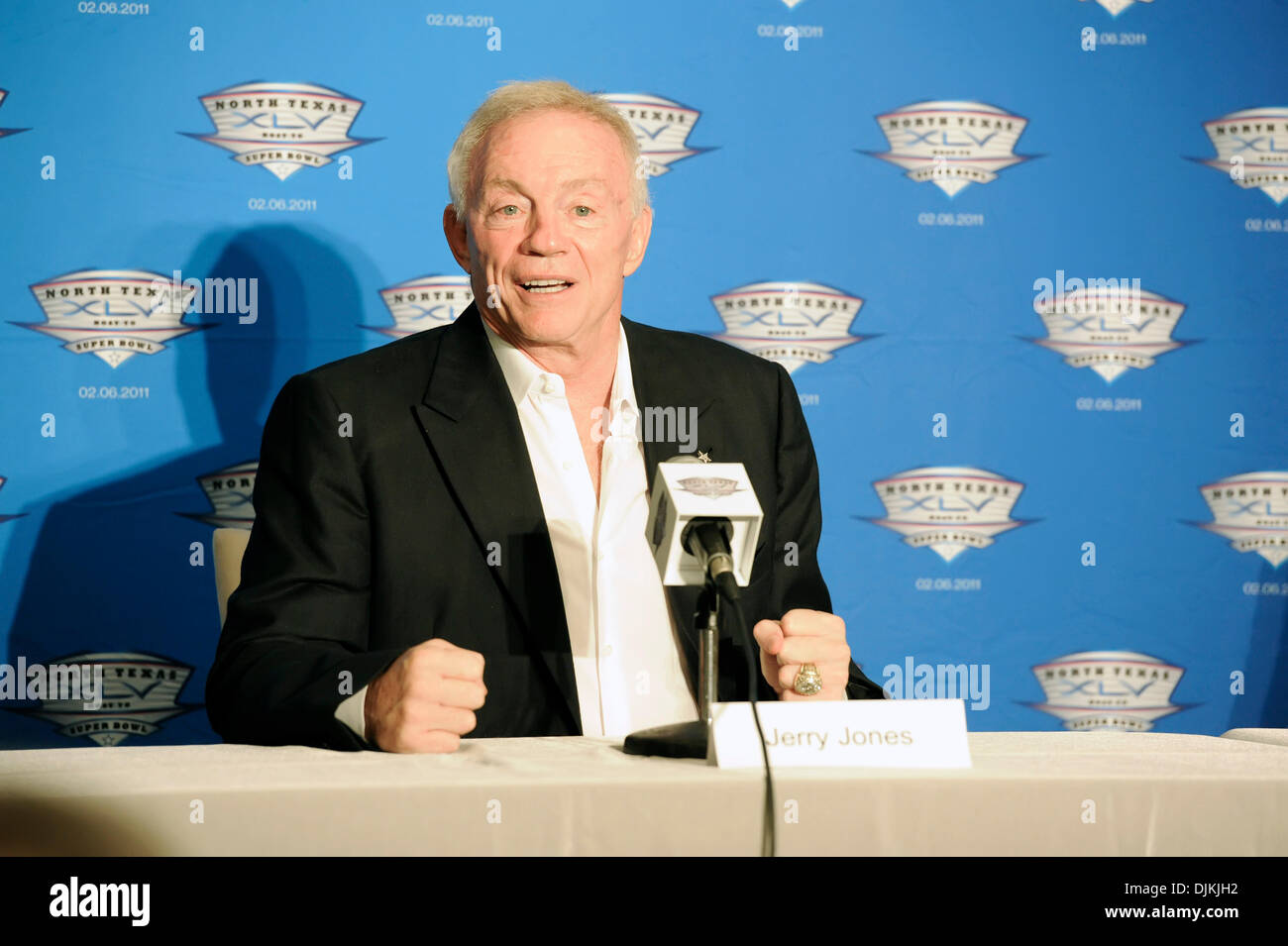 Jerry jones owner dallas cowboys hi-res stock photography and images ...