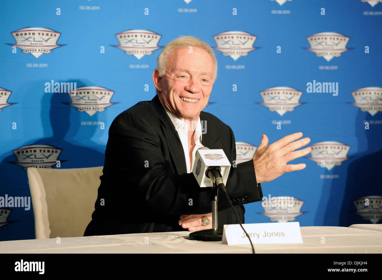 Jerry jones owner dallas cowboys hi-res stock photography and images ...
