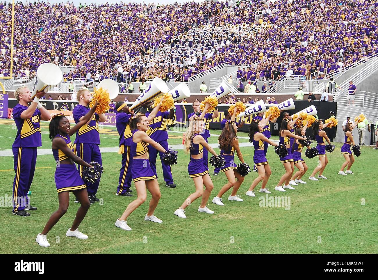 Memphis tigers cheerleaders hi-res stock photography and images - Alamy