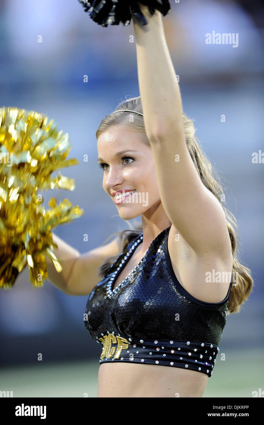 Ucf knights cheerleaders hi-res stock photography and images - Alamy