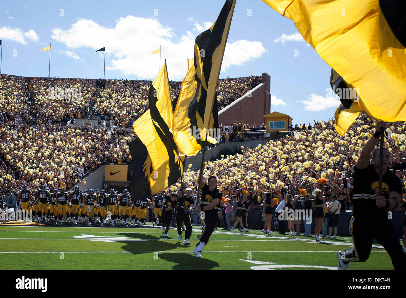 Iowa hawkeyes cheerleaders hi-res stock photography and images - Alamy